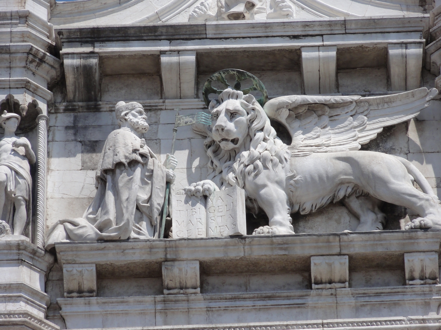 Trieste: E il leone alato di San Marco ora “ruggisce” alle Generali ...