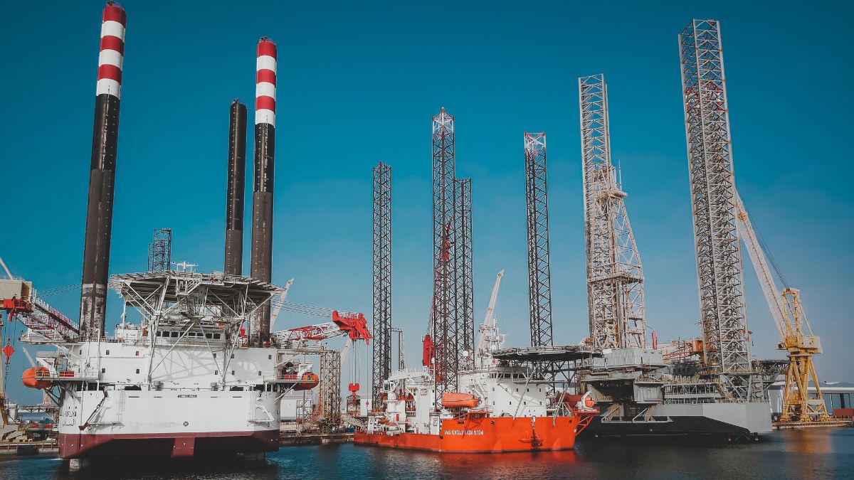 GB: divieto di trasporto del petrolio russo ad un prezzo superiore